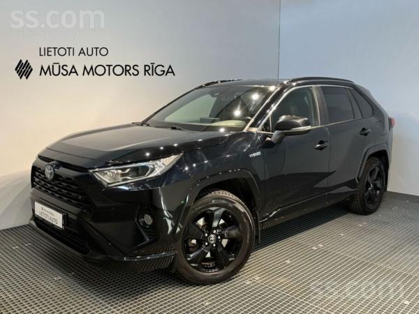 Black Toyota RAV4 2021 in Riga, with an engine capacity of 2.50 L and mileage of 120 thousand km for 25990 €, photo 1 on AUTOMOTO.COM.LV