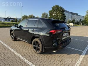 Melns Toyota RAV4 2021 Rīga, ar dzinēja tilpumu 2.50 L un nobraukumu 83 tūkst. km par 27900 €, foto 5 vietnē AUTOMOTO.COM.LV