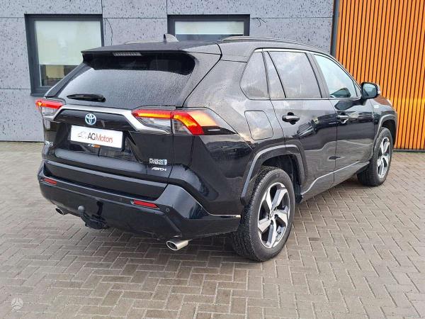 Black Toyota RAV4 2021 in Vilnius, with an engine capacity of 2.49 L and mileage of 82 thousand km for 34500 €, photo 3 on AUTOMOTO.COM.LV