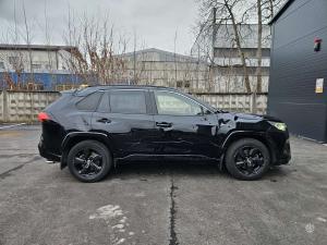 Black Toyota RAV4 2021 in Kaunas, with an engine capacity of 2.49 L and mileage of 109 thousand km for 10900 €, photo 5 on AUTOMOTO.COM.LV