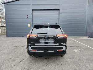 Black Toyota RAV4 2021 in Kaunas, with an engine capacity of 2.49 L and mileage of 109 thousand km for 10900 €, photo 7 on AUTOMOTO.COM.LV
