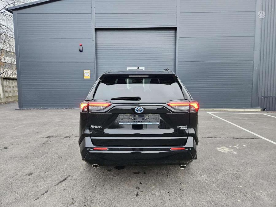 Black Toyota RAV4 2021 in Kaunas, with an engine capacity of 2.49 L and mileage of 109 thousand km for 10900 €, photo 7 on AUTOMOTO.COM.LV