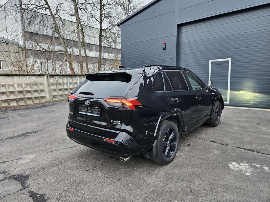 Black Toyota RAV4 2021 in Kaunas, with an engine capacity of 2.49 L and mileage of 109 thousand km for 10900 €, photo 8 on AUTOMOTO.COM.LV