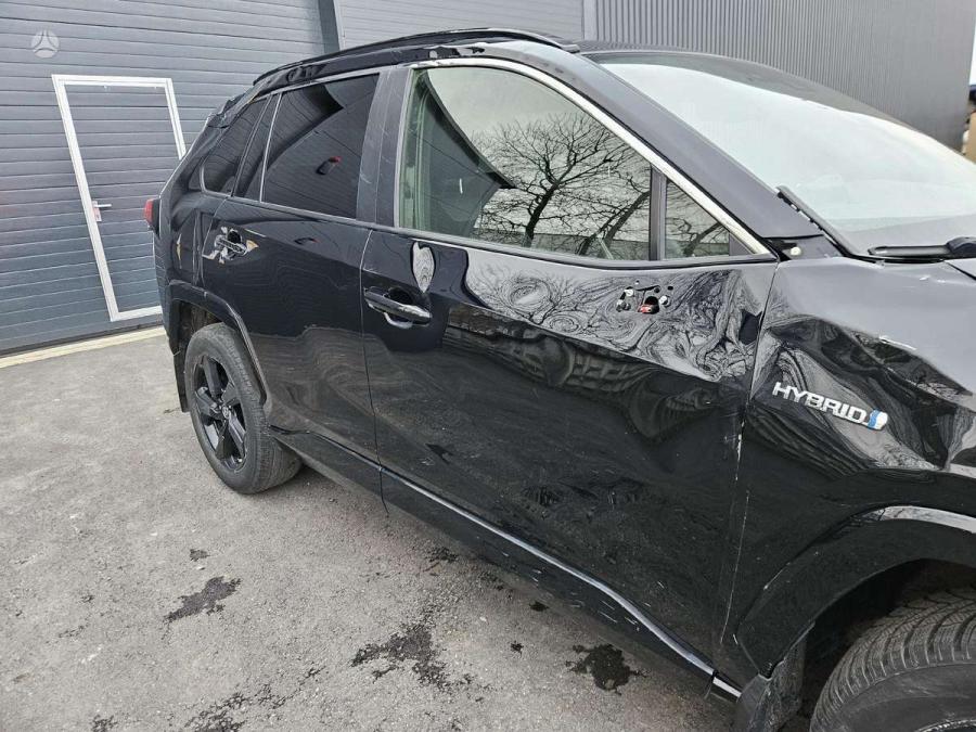 Black Toyota RAV4 2021 in Kaunas, with an engine capacity of 2.49 L and mileage of 109 thousand km for 10900 €, photo 10 on AUTOMOTO.COM.LV