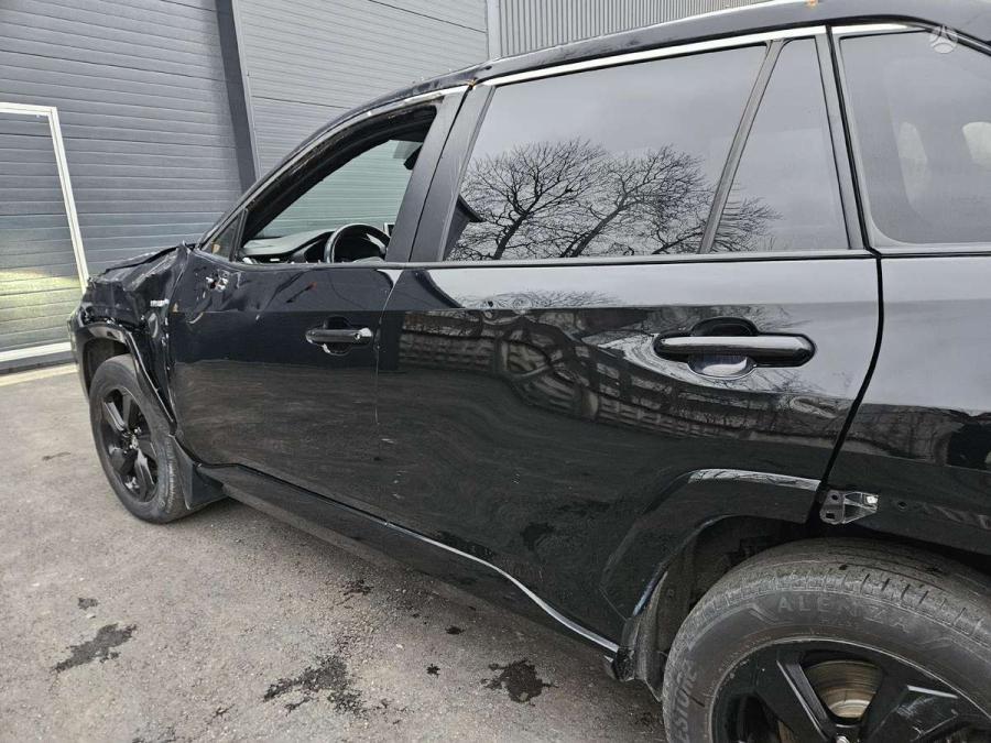 Black Toyota RAV4 2021 in Kaunas, with an engine capacity of 2.49 L and mileage of 109 thousand km for 10900 €, photo 18 on AUTOMOTO.COM.LV