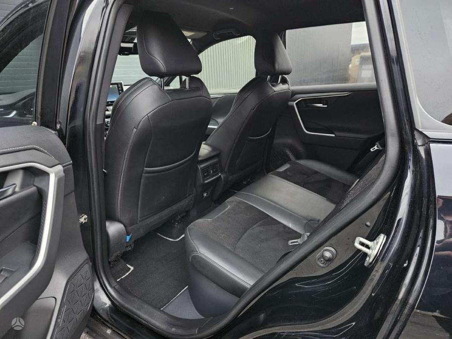 Black Toyota RAV4 2021 in Kaunas, with an engine capacity of 2.49 L and mileage of 109 thousand km for 10900 €, photo 24 on AUTOMOTO.COM.LV