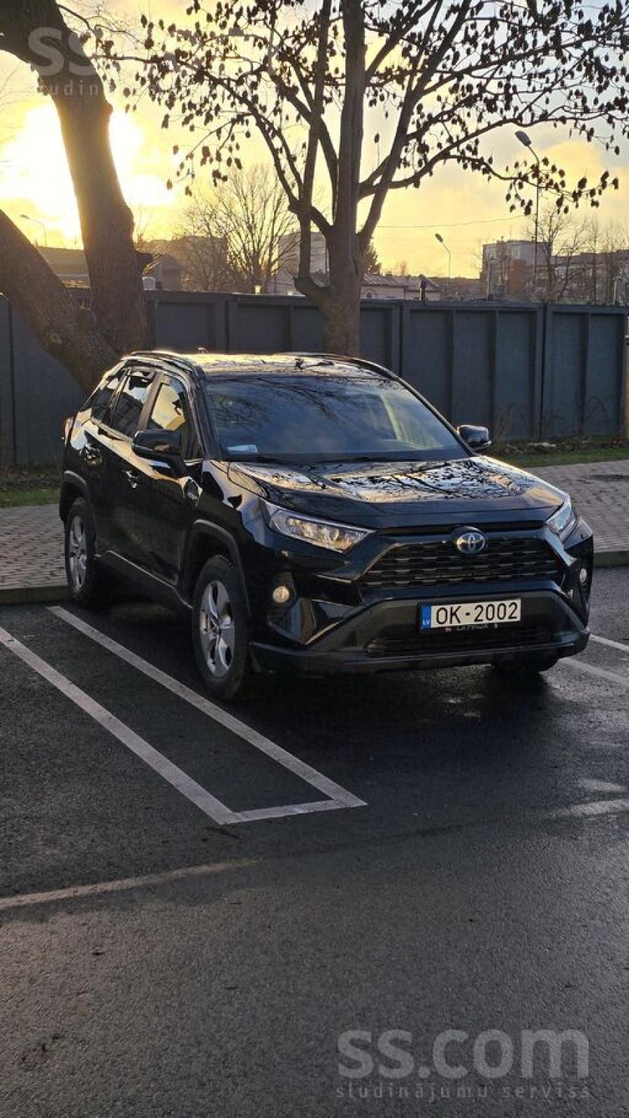 Melns Toyota RAV4 2021 Rīga, ar dzinēja tilpumu 2.50 L un nobraukumu 233 tūkst. km par 23500 €, foto 1 vietnē AUTOMOTO.COM.LV