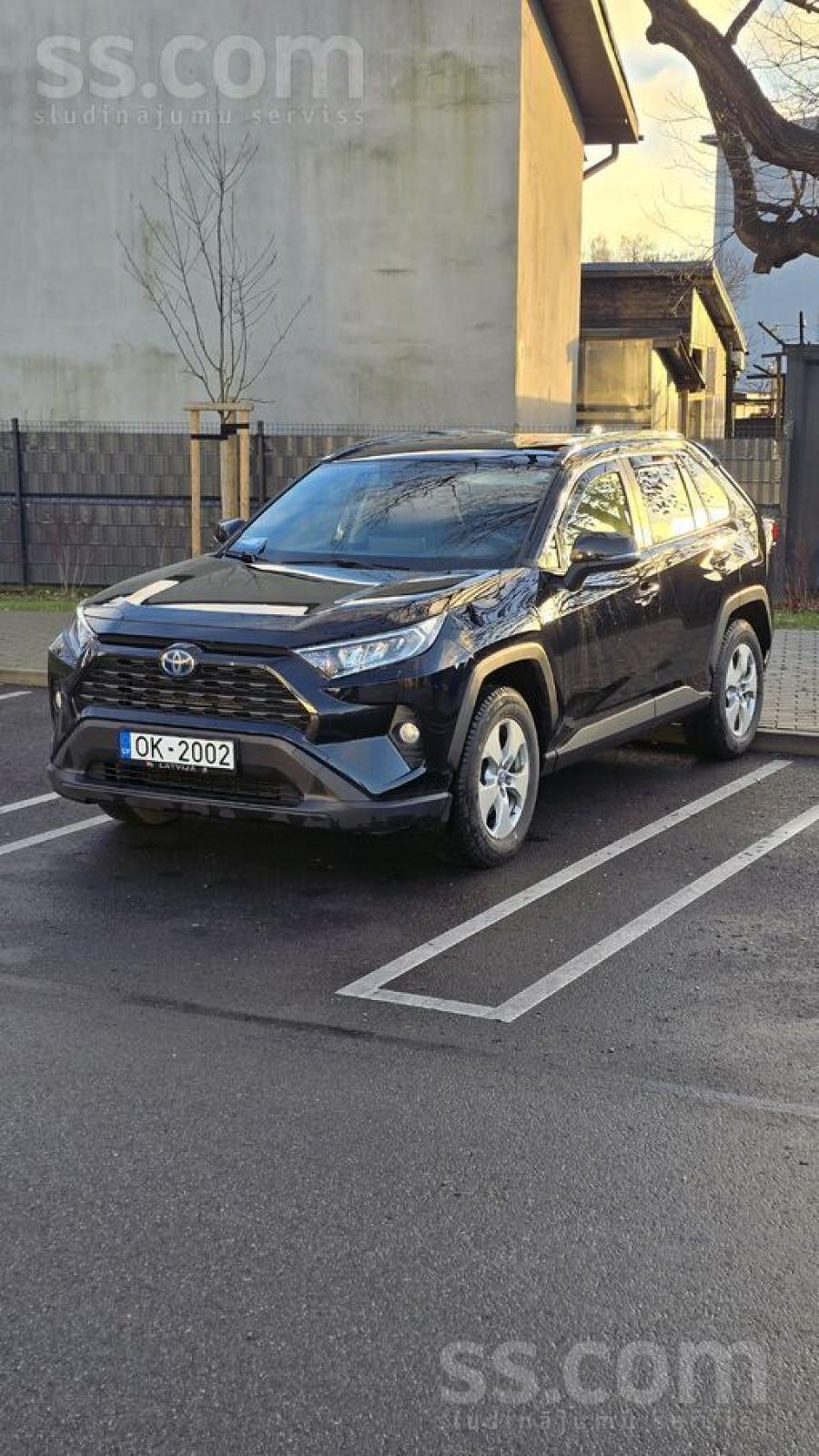 Melns Toyota RAV4 2021 Rīga, ar dzinēja tilpumu 2.50 L un nobraukumu 233 tūkst. km par 23500 €, foto 2 vietnē AUTOMOTO.COM.LV