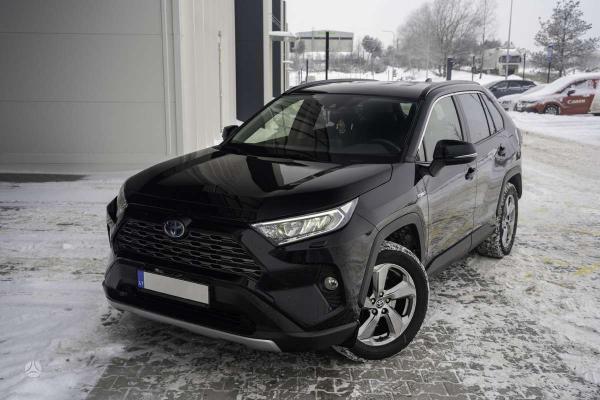 Melns Toyota RAV4 2021 Viļņa, ar dzinēja tilpumu 2.49 L un nobraukumu 80 tūkst. km par 28900 €, foto 1 vietnē AUTOMOTO.COM.LV