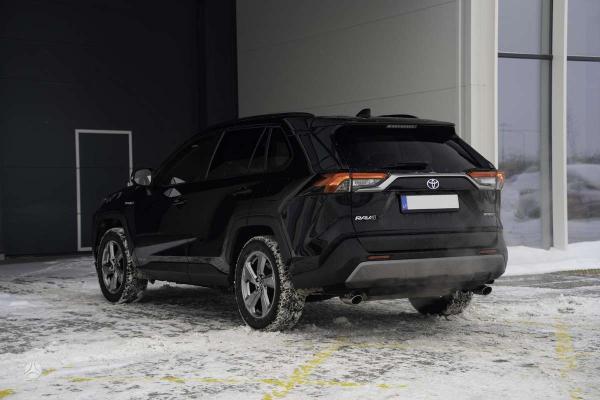 Melns Toyota RAV4 2021 Viļņa, ar dzinēja tilpumu 2.49 L un nobraukumu 80 tūkst. km par 28900 €, foto 5 vietnē AUTOMOTO.COM.LV