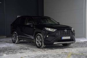 Black Toyota RAV4 2021 in Vilnius, with an engine capacity of 2.49 L and mileage of 80 thousand km for 28900 €, photo 9 on AUTOMOTO.COM.LV