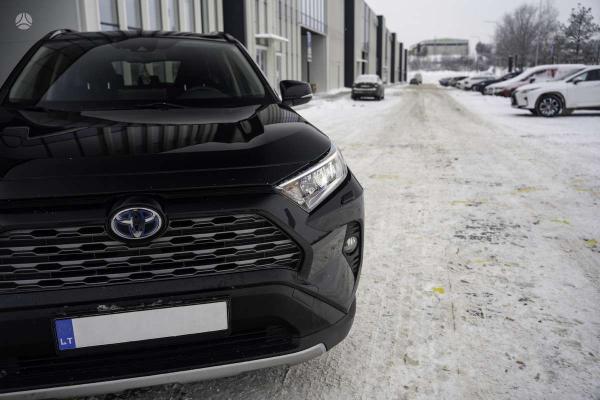 Melns Toyota RAV4 2021 Viļņa, ar dzinēja tilpumu 2.49 L un nobraukumu 80 tūkst. km par 28900 €, foto 10 vietnē AUTOMOTO.COM.LV