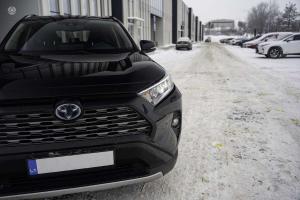 Black Toyota RAV4 2021 in Vilnius, with an engine capacity of 2.49 L and mileage of 80 thousand km for 28900 €, photo 10 on AUTOMOTO.COM.LV