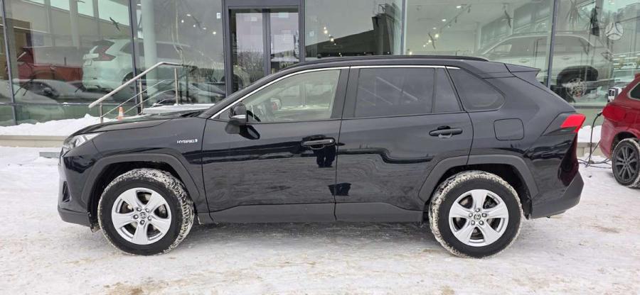 Black Toyota RAV4 2021 in Vilnius, with an engine capacity of 2.49 L and mileage of 141 thousand km for 25850 €, photo 6 on AUTOMOTO.COM.LV