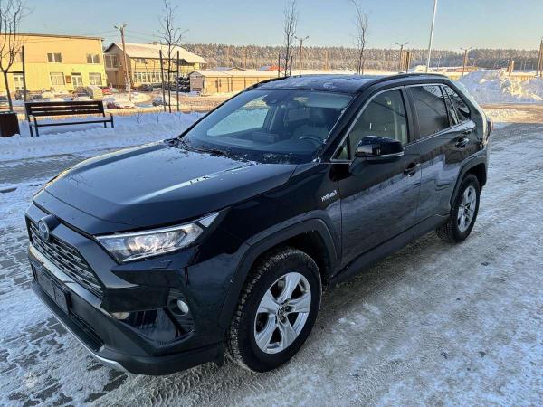 Black Toyota RAV4 2021 in Vilnius, with an engine capacity of 2.50 L and mileage of 228 thousand km for 21000 €, photo 3 on AUTOMOTO.COM.LV