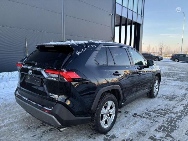 Black Toyota RAV4 2021 in Vilnius, with an engine capacity of 2.50 L and mileage of 228 thousand km for 21000 €, photo 4 on AUTOMOTO.COM.LV