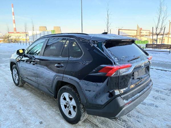 Black Toyota RAV4 2021 in Vilnius, with an engine capacity of 2.50 L and mileage of 228 thousand km for 21000 €, photo 5 on AUTOMOTO.COM.LV