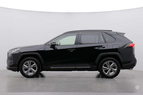 Black Toyota RAV4 2021 in Vilnius, with an engine capacity of 2.49 L and mileage of 35 thousand km for 32900 €, photo 4 on AUTOMOTO.COM.LV