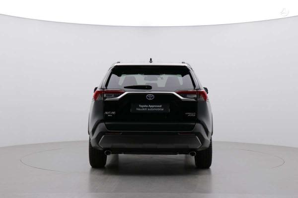 Black Toyota RAV4 2021 in Vilnius, with an engine capacity of 2.49 L and mileage of 35 thousand km for 32900 €, photo 5 on AUTOMOTO.COM.LV