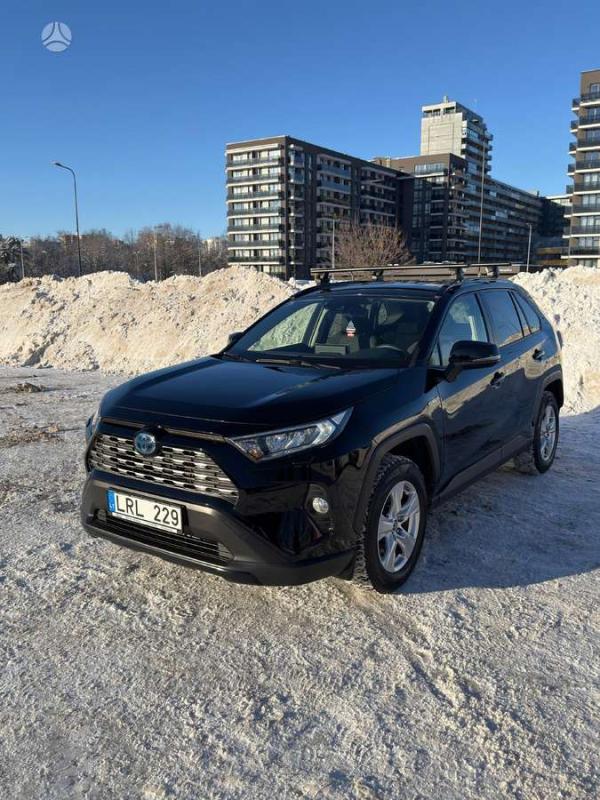 Melns Toyota RAV4 2021 Viļņa, ar dzinēja tilpumu 2.49 L un nobraukumu 162 tūkst. km par 28900 €, foto 1 vietnē AUTOMOTO.COM.LV