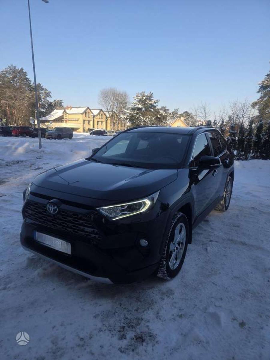 Black Toyota RAV4 2021 in Druskininkai, with an engine capacity of 2.49 L and mileage of 178 thousand km for 27000 €, photo 1 on AUTOMOTO.COM.LV