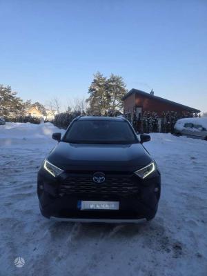 Black Toyota RAV4 2021 in Druskininkai, with an engine capacity of 2.49 L and mileage of 178 thousand km for 27000 €, photo 2 on AUTOMOTO.COM.LV