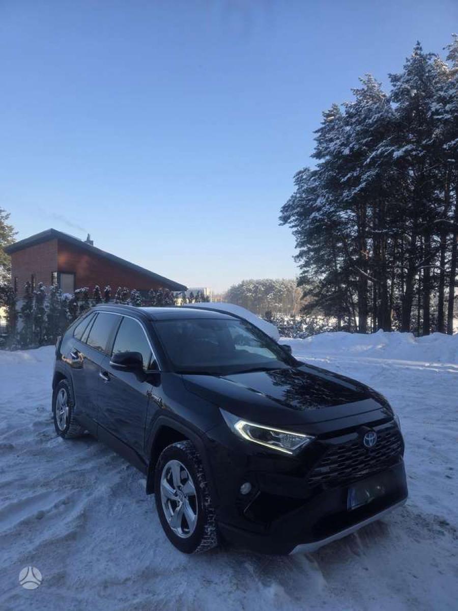 Black Toyota RAV4 2021 in Druskininkai, with an engine capacity of 2.49 L and mileage of 178 thousand km for 27000 €, photo 3 on AUTOMOTO.COM.LV