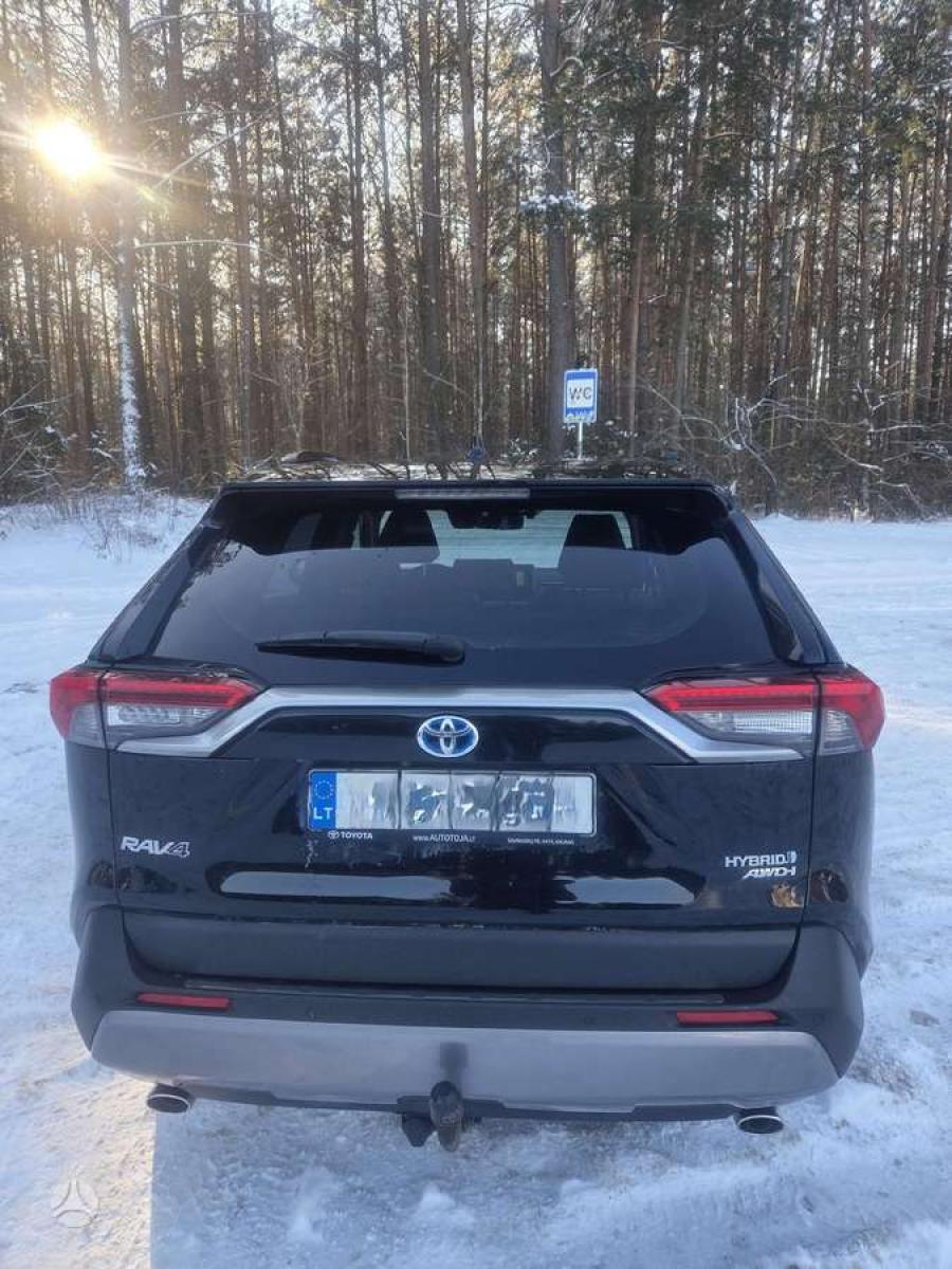 Black Toyota RAV4 2021 in Druskininkai, with an engine capacity of 2.49 L and mileage of 178 thousand km for 27000 €, photo 6 on AUTOMOTO.COM.LV