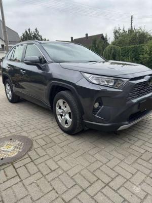 Black Toyota RAV4 2021 in Klaipeda, with an engine capacity of 1.99 L and mileage of 56 thousand km for 22500 €, photo 2 on AUTOMOTO.COM.LV