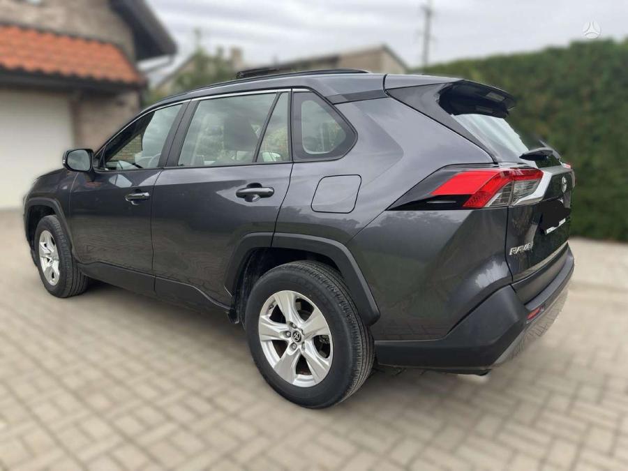 Black Toyota RAV4 2021 in Klaipeda, with an engine capacity of 1.99 L and mileage of 56 thousand km for 22500 €, photo 5 on AUTOMOTO.COM.LV