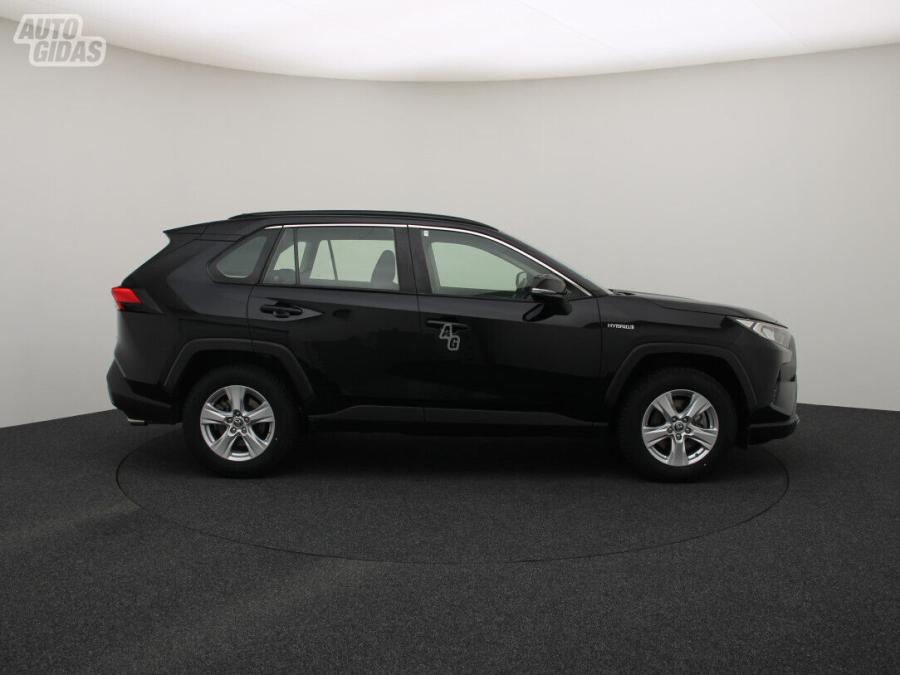 Black Toyota RAV4 2021 in Vilnius, with an engine capacity of 2.50 L and mileage of 182 thousand km for 23199 €, photo 9 on AUTOMOTO.COM.LV