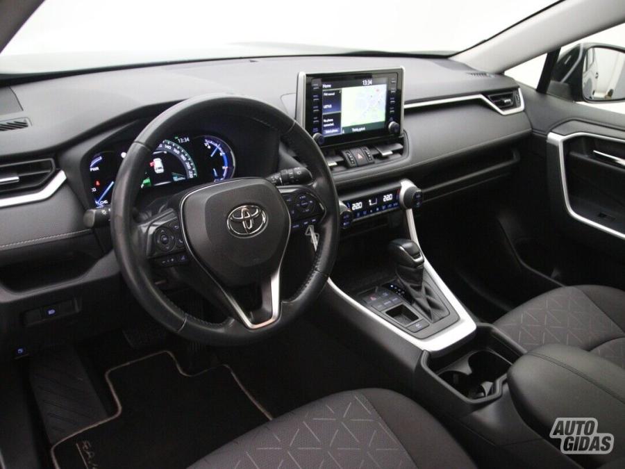 Black Toyota RAV4 2021 in Vilnius, with an engine capacity of 2.50 L and mileage of 182 thousand km for 23199 €, photo 16 on AUTOMOTO.COM.LV