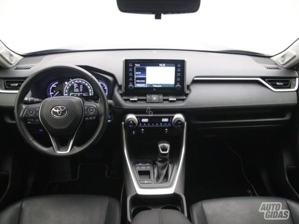Melns Toyota RAV4 2021 Viļņa, ar dzinēja tilpumu 2.50 L un nobraukumu 152 tūkst. km par 26199 €, foto 2 vietnē AUTOMOTO.COM.LV