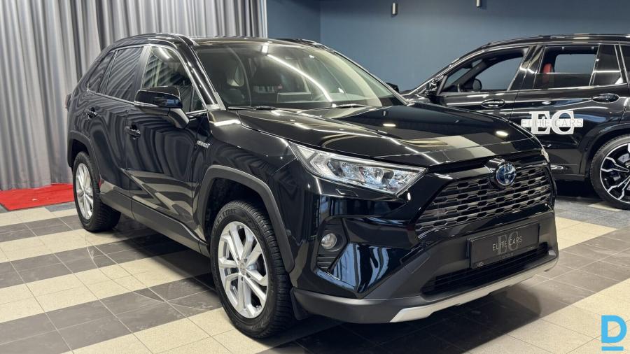 Black Toyota RAV4 2021 in Marupe, with an engine capacity of 2.50 L and mileage of 150 thousand km for 23990 €, photo 4 on AUTOMOTO.COM.LV