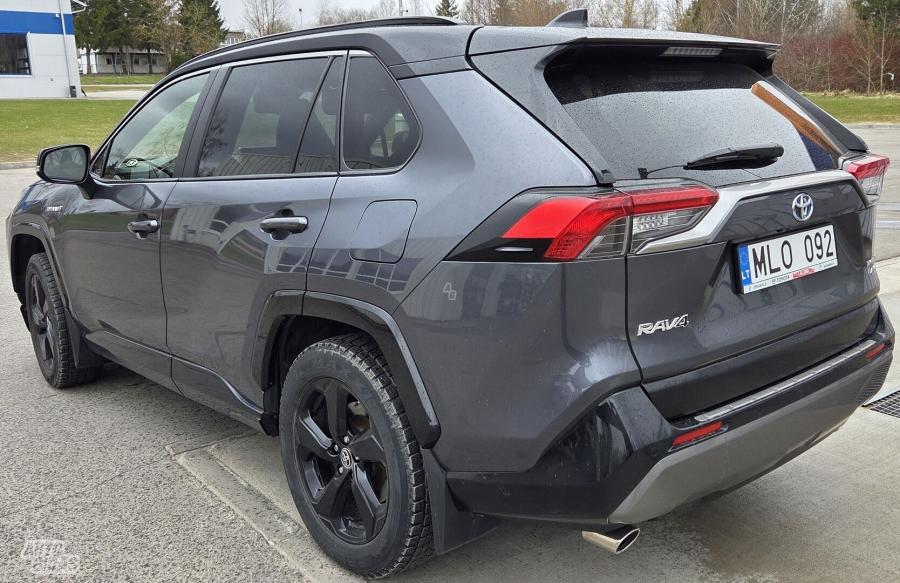 Black Toyota RAV4 2021 in Salcininkai, with an engine capacity of 2.50 L and mileage of 196 thousand km for 25000 €, photo 5 on AUTOMOTO.COM.LV