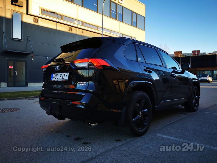 Black Toyota RAV4 2021 in Tallinn, with an engine capacity of 2.50 L and mileage of 64 thousand km for 33995 €, photo 5 on AUTOMOTO.COM.LV
