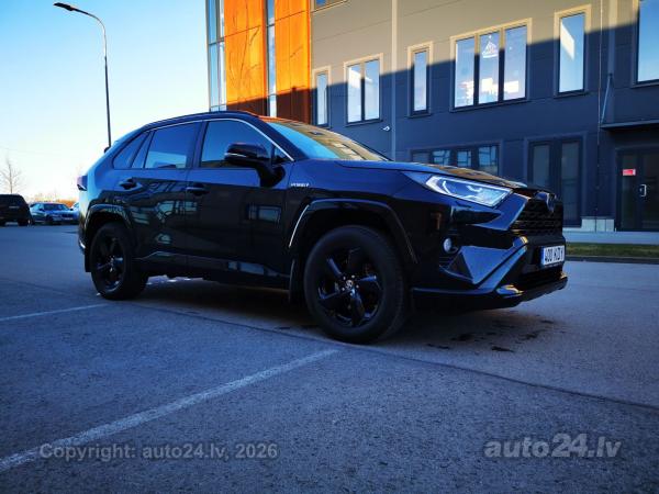 Black Toyota RAV4 2021 in Tallinn, with an engine capacity of 2.50 L and mileage of 64 thousand km for 33995 €, photo 6 on AUTOMOTO.COM.LV
