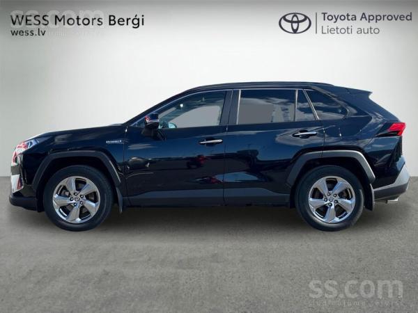 Black Toyota RAV4 2021 in Riga, with an engine capacity of 2.50 L and mileage of 127 thousand km for 32990 €, photo 3 on AUTOMOTO.COM.LV