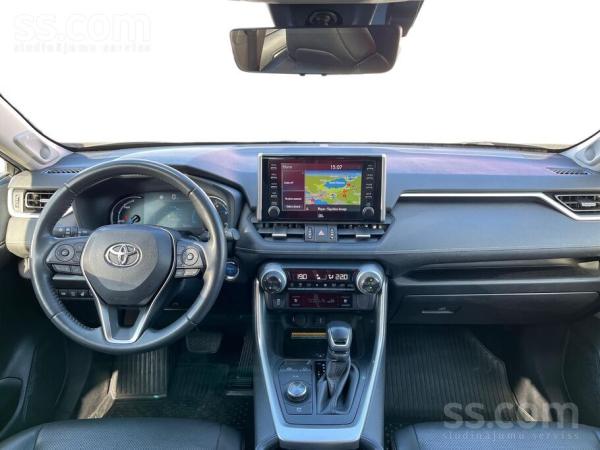 Black Toyota RAV4 2021 in Riga, with an engine capacity of 2.50 L and mileage of 127 thousand km for 32990 €, photo 8 on AUTOMOTO.COM.LV