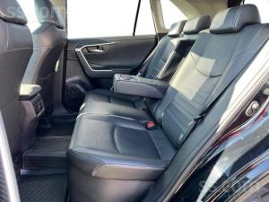 Melns Toyota RAV4 2021 Rīga, ar dzinēja tilpumu 2.50 L un nobraukumu 127 tūkst. km par 32990 €, foto 23 vietnē AUTOMOTO.COM.LV