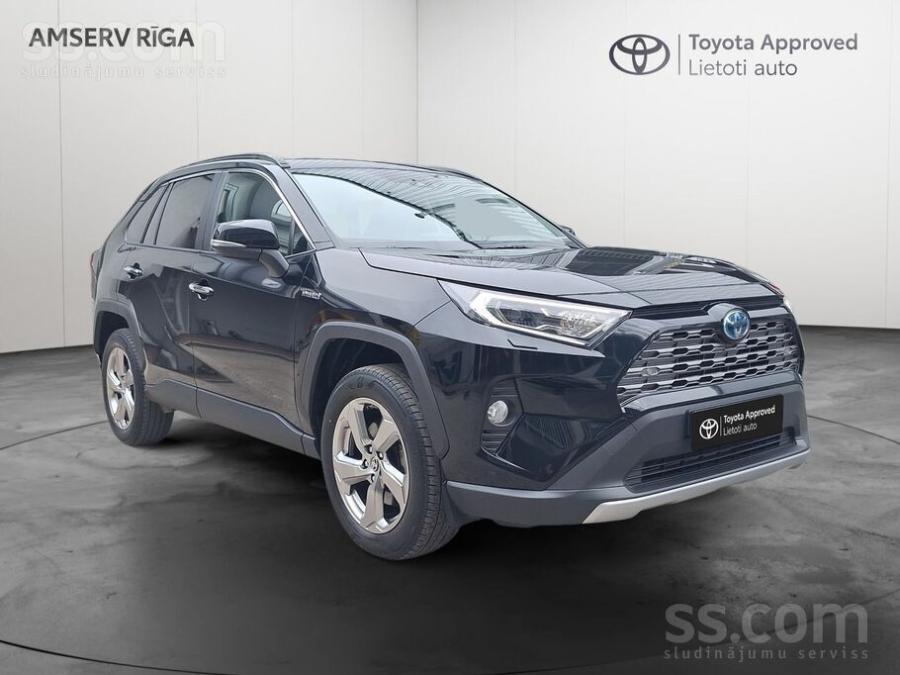 Black Toyota RAV4 2021 in Riga, with an engine capacity of 2.50 L and mileage of 94 thousand km for 28900 €, photo 4 on AUTOMOTO.COM.LV
