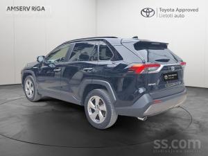 Black Toyota RAV4 2021 in Riga, with an engine capacity of 2.50 L and mileage of 94 thousand km for 28900 €, photo 5 on AUTOMOTO.COM.LV