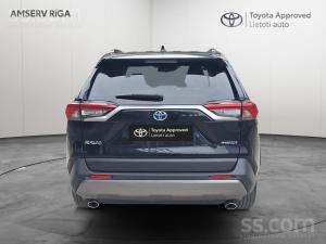 Black Toyota RAV4 2021 in Riga, with an engine capacity of 2.50 L and mileage of 94 thousand km for 28900 €, photo 7 on AUTOMOTO.COM.LV