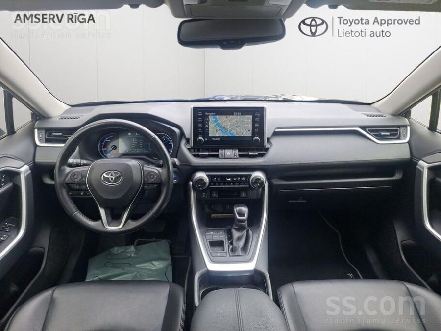 Black Toyota RAV4 2021 in Riga, with an engine capacity of 2.50 L and mileage of 94 thousand km for 28900 €, photo 10 on AUTOMOTO.COM.LV