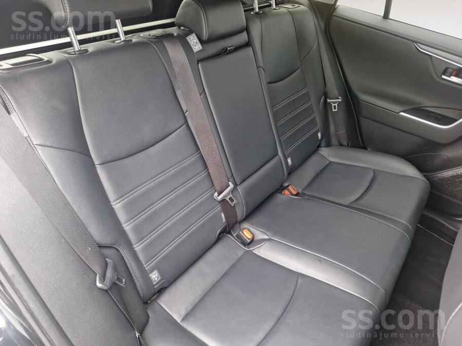 Black Toyota RAV4 2021 in Riga, with an engine capacity of 2.50 L and mileage of 94 thousand km for 28900 €, photo 14 on AUTOMOTO.COM.LV