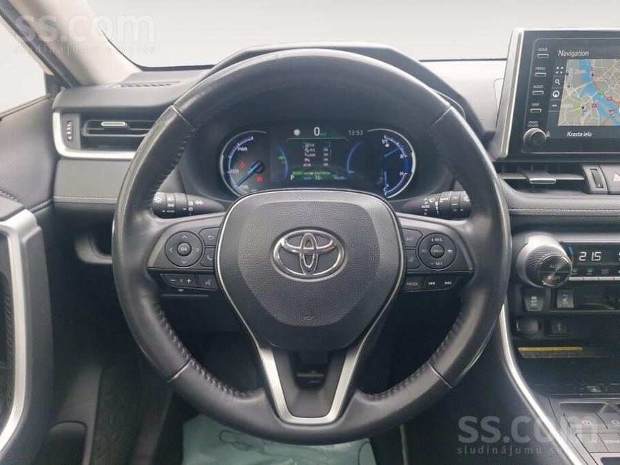 Black Toyota RAV4 2021 in Riga, with an engine capacity of 2.50 L and mileage of 94 thousand km for 28900 €, photo 16 on AUTOMOTO.COM.LV