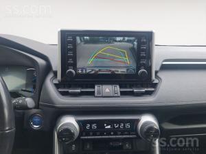 Black Toyota RAV4 2021 in Riga, with an engine capacity of 2.50 L and mileage of 94 thousand km for 28900 €, photo 17 on AUTOMOTO.COM.LV