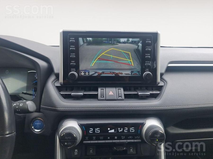 Black Toyota RAV4 2021 in Riga, with an engine capacity of 2.50 L and mileage of 94 thousand km for 28900 €, photo 17 on AUTOMOTO.COM.LV