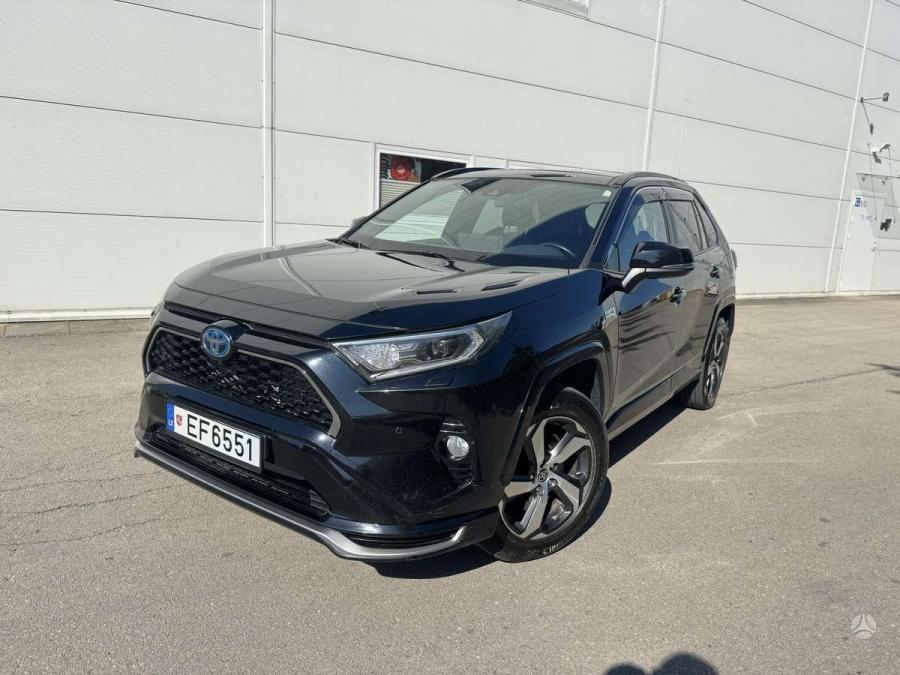 Black Toyota RAV4 2021 in Klaipeda, with an engine capacity of 2.49 L and mileage of 195 thousand km for 29200 €, photo 1 on AUTOMOTO.COM.LV