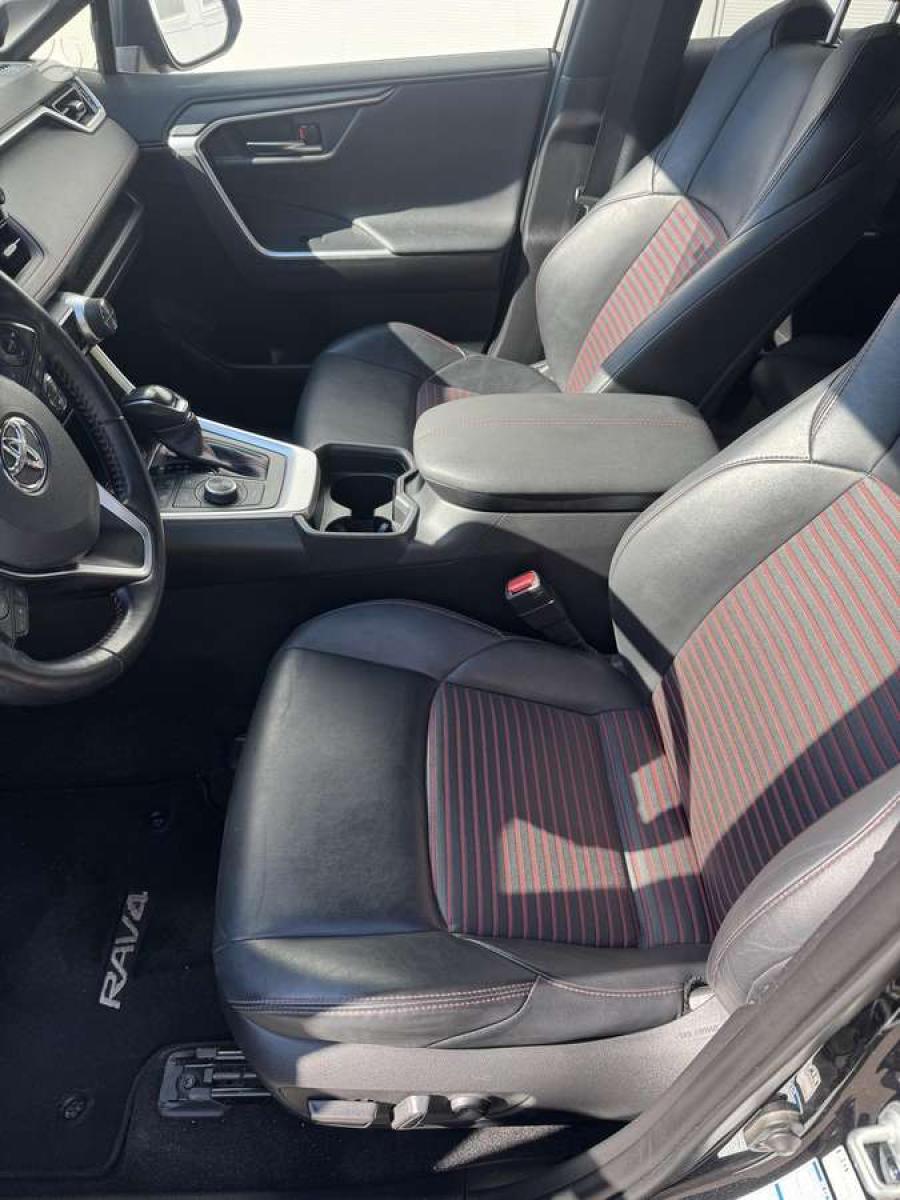 Black Toyota RAV4 2021 in Klaipeda, with an engine capacity of 2.49 L and mileage of 195 thousand km for 29200 €, photo 13 on AUTOMOTO.COM.LV